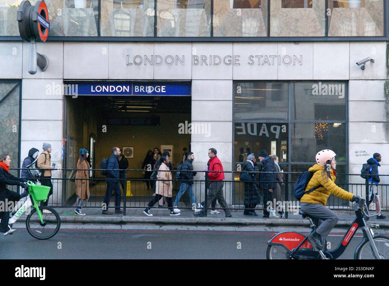 London, UK, 9 January 2024: At London Bridge Station just before 9am ...