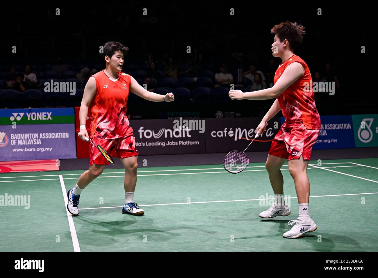Kuala Lumpur, Malaysia. 9th Jan, 2025. Liu Shengshu/Tan Ning (L) react ...