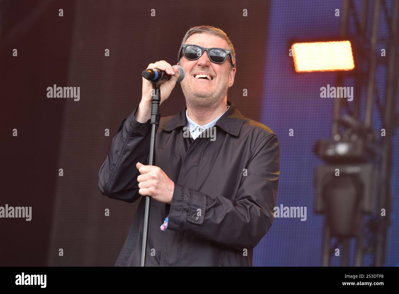The Farm (Peter Hooton) performing at Rewind South 2023, at Temple ...