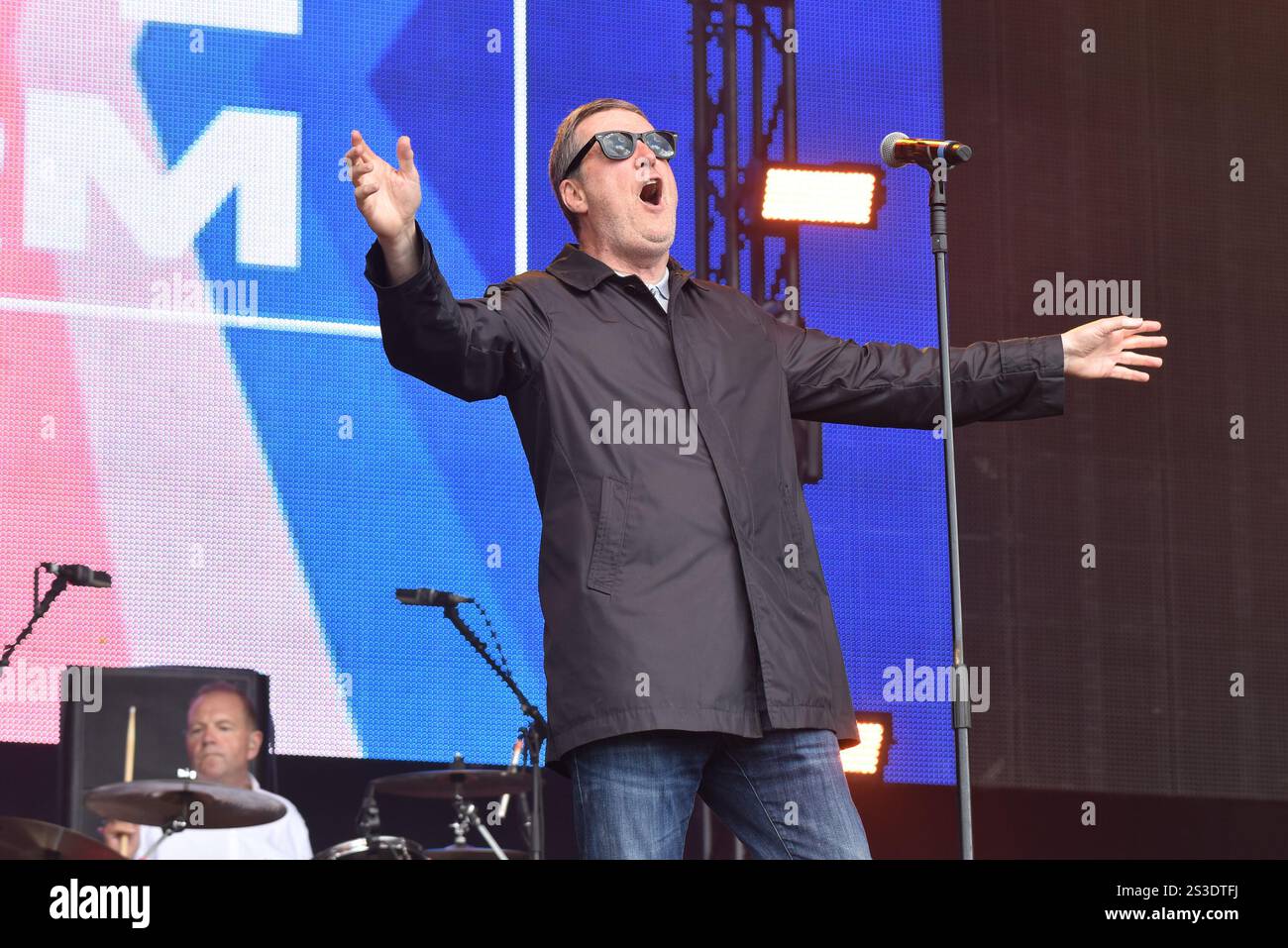 The Farm (Peter Hooton) performing at Rewind South 2023, at Temple ...