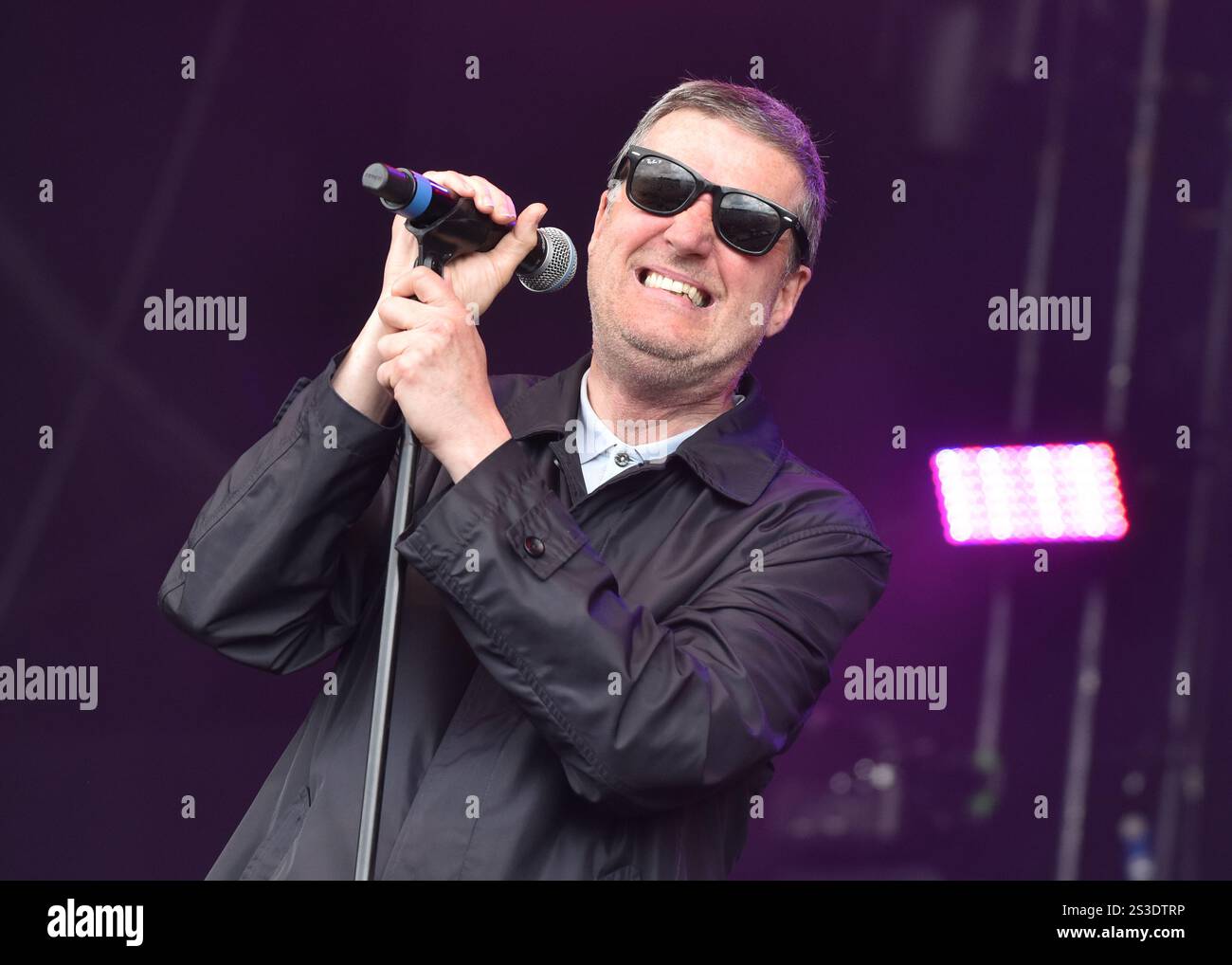 The Farm (Peter Hooton) performing at Rewind South 2023, at Temple ...