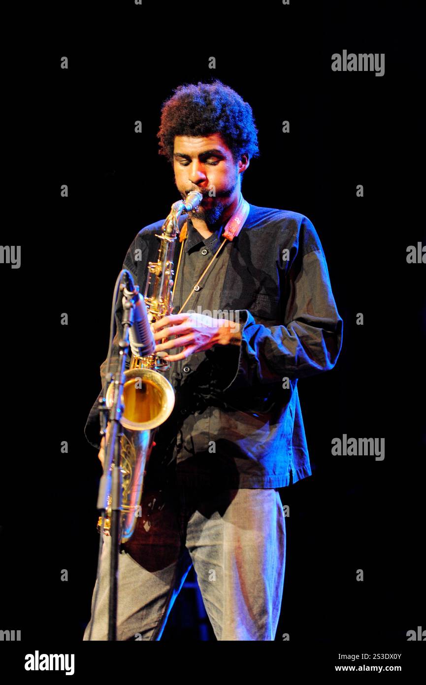 Der britische Jazz-Saxophonist Xhosa Cole beim Internationalen ...