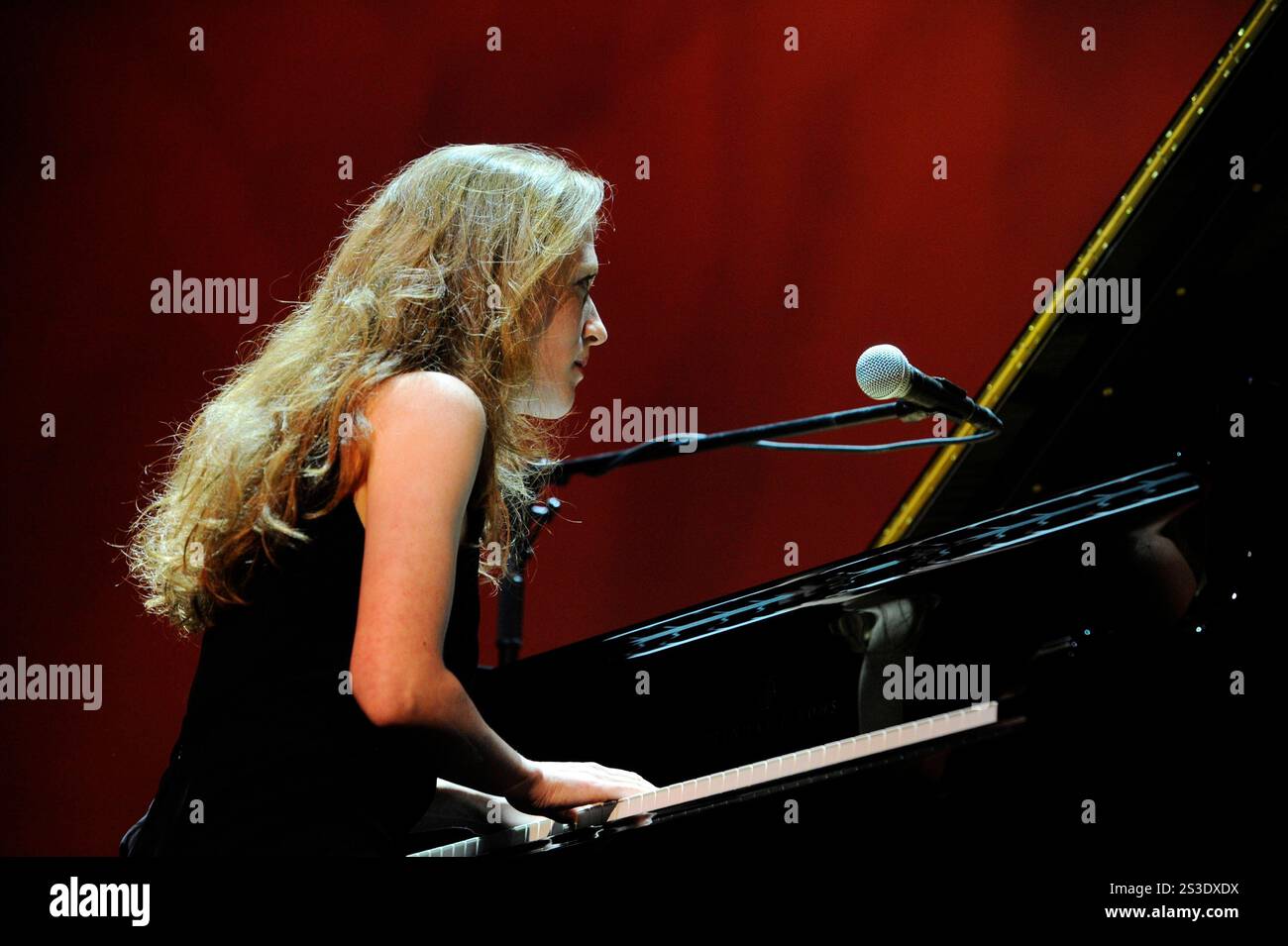 Die deutsche Jazz-Pianistin Clara Haberkamp beim Internationalen ...