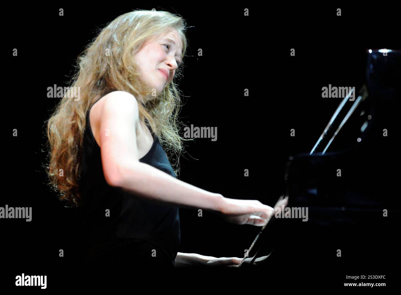 Die deutsche Jazz-Pianistin Clara Haberkamp beim Internationalen ...
