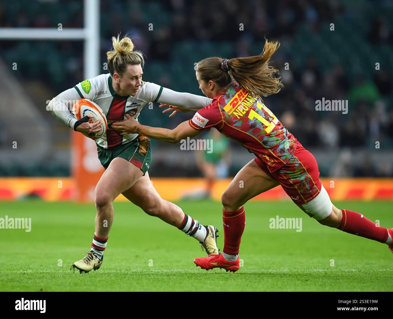 Lisa Neumann of Harlequins and Meg Jones of Leicester Tigers in action ...