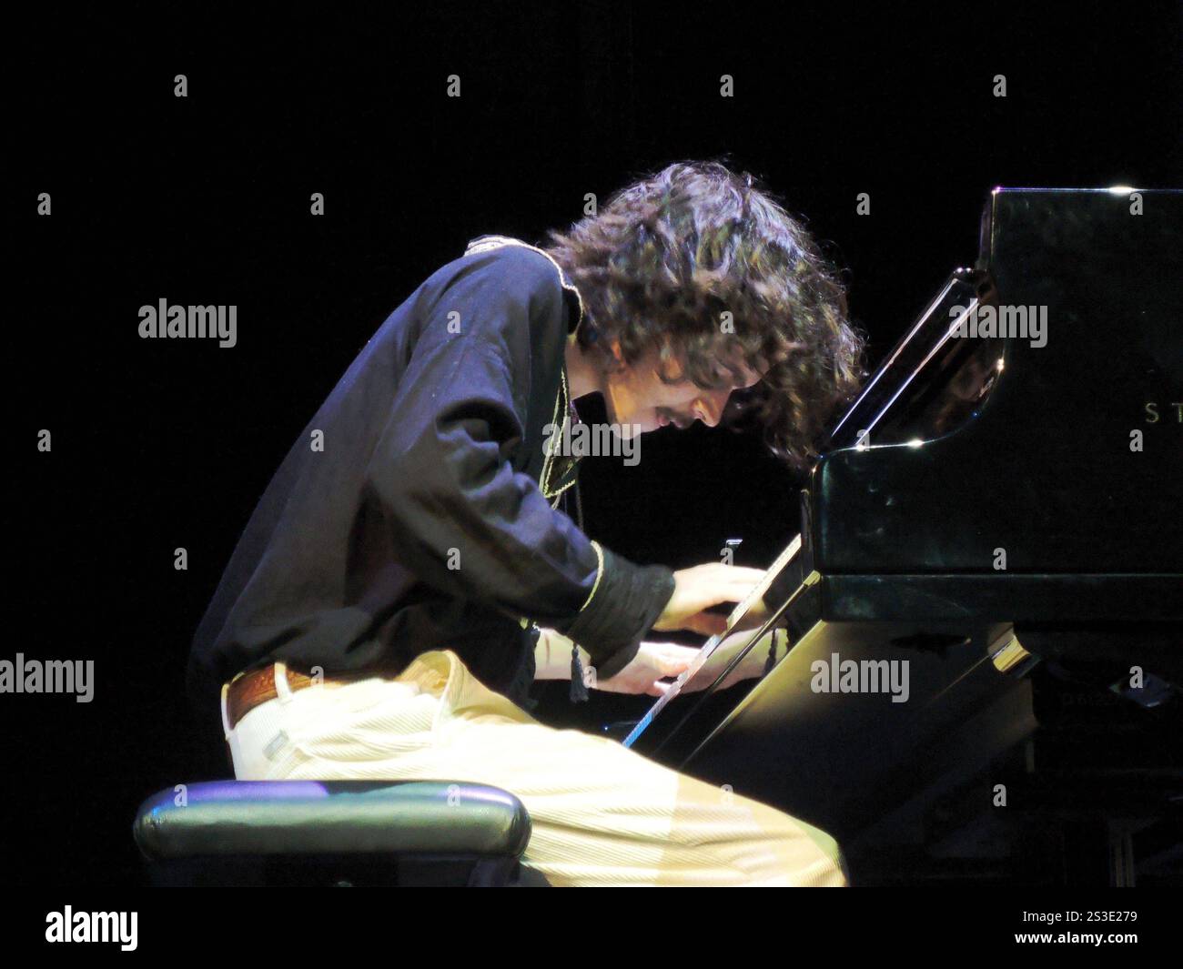 Der spanische Jazz-Vibraphonist Andres Coll am Flügel beim ...