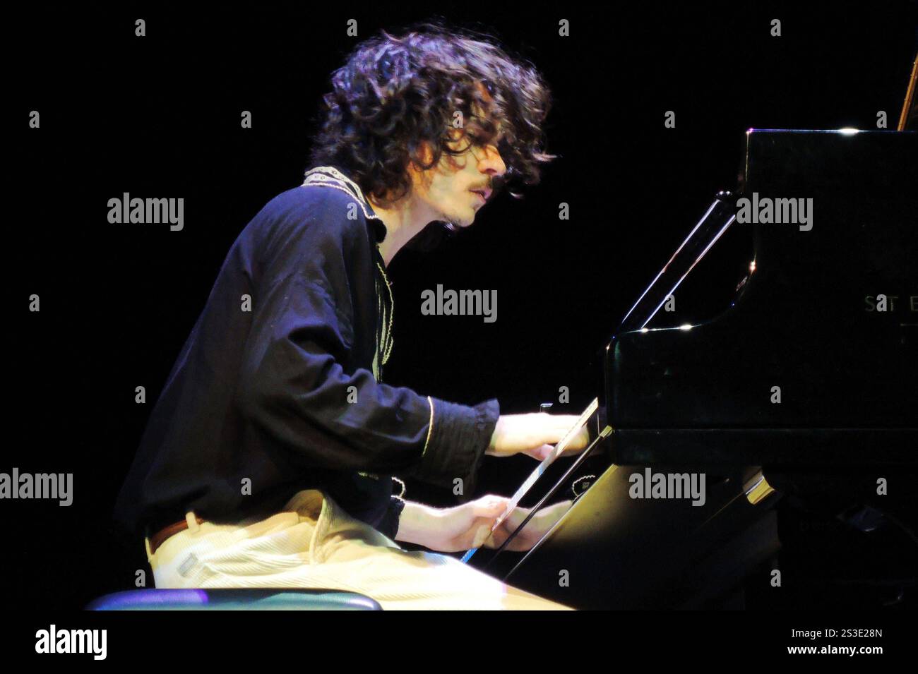 Der spanische Jazz-Vibraphonist Andres Coll am Flügel beim ...