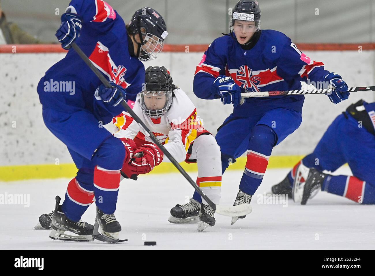 Zagreb, Hrvatska. 09th Jan, 2025. Rong Luan of China skates during the ...