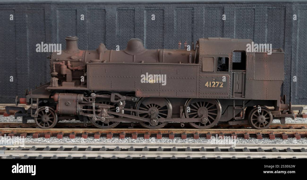 BR Ivatt Tank 41272 steam locomotive, 00 gauge scale model by Bachmann ...