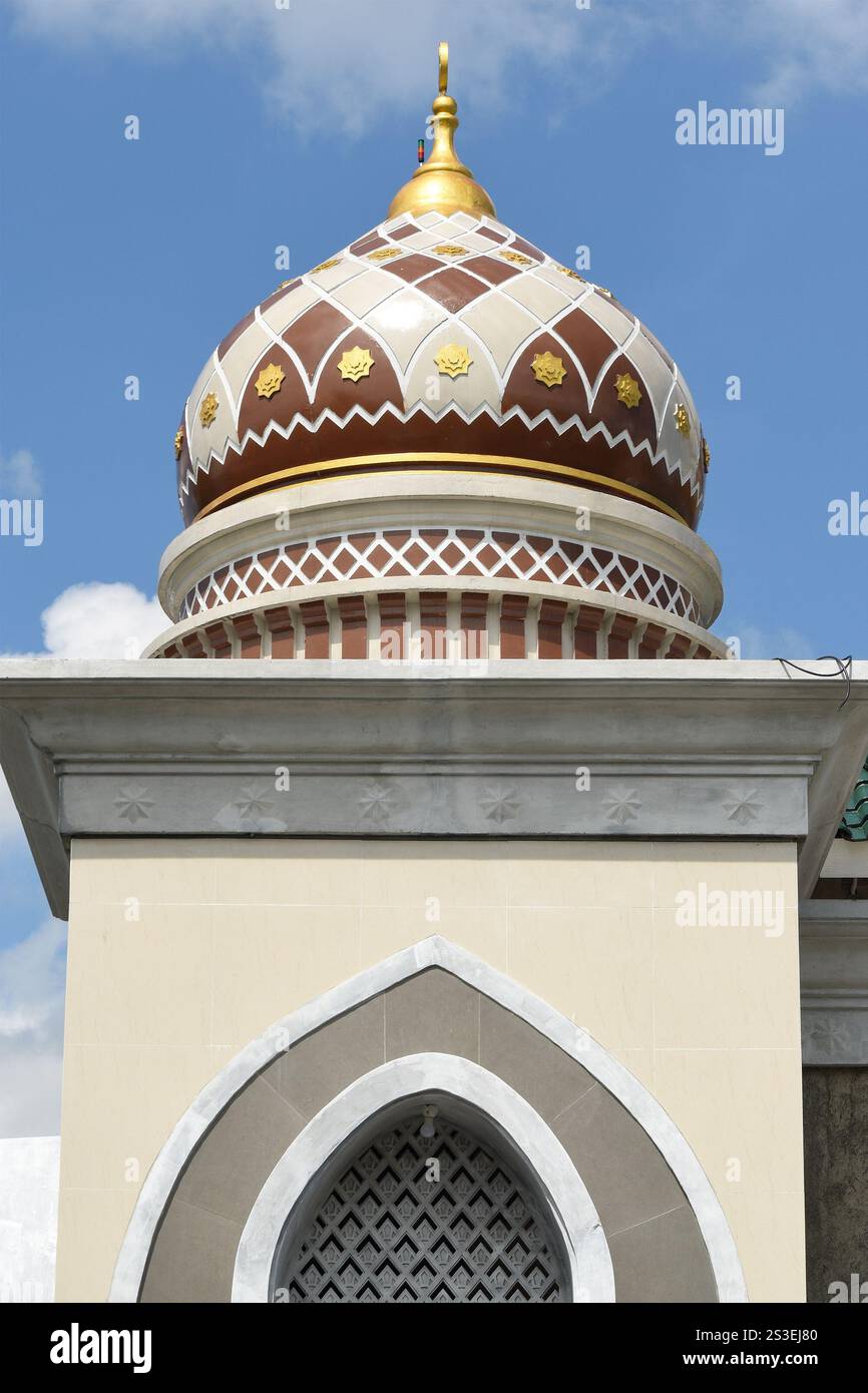 Beautiful dome design of a mosque Stock Photo - Alamy