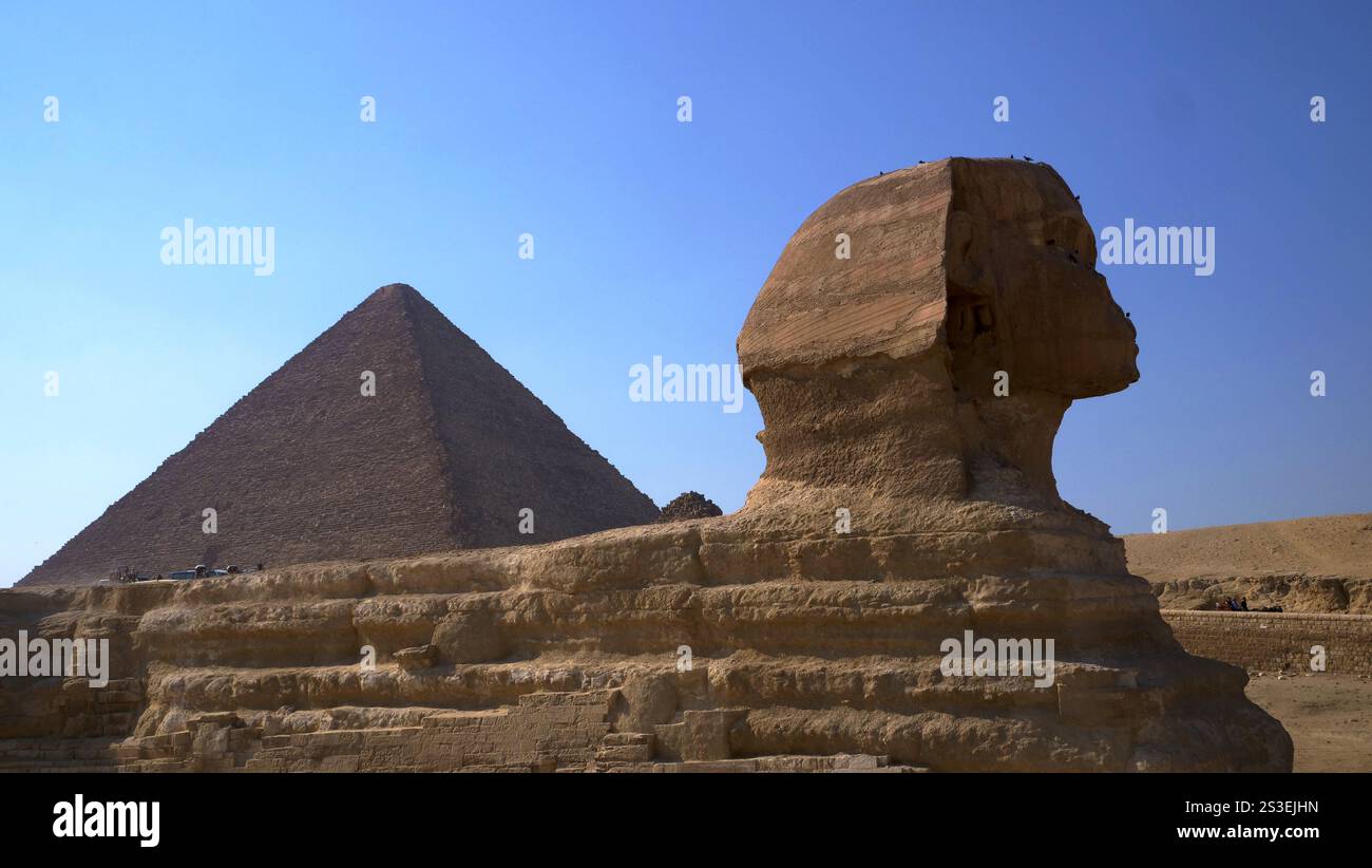 The Great Sphinx with the Pyramid of Kheops behind, Giza, Cairo, Egypt ...