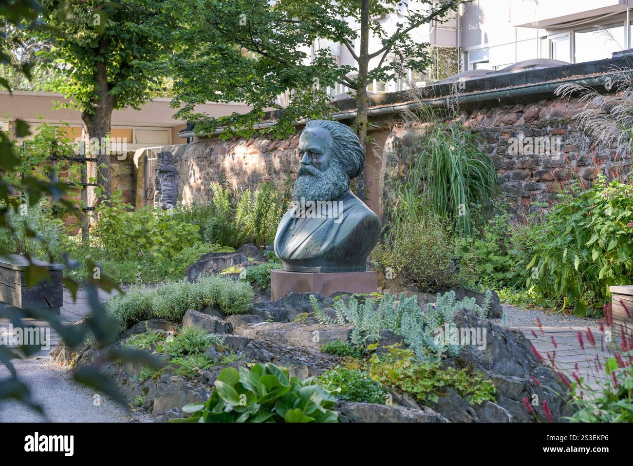 Garten, Karl Marx, Büste von Fritz Cremer, Bronze 1953, Museum Karl ...