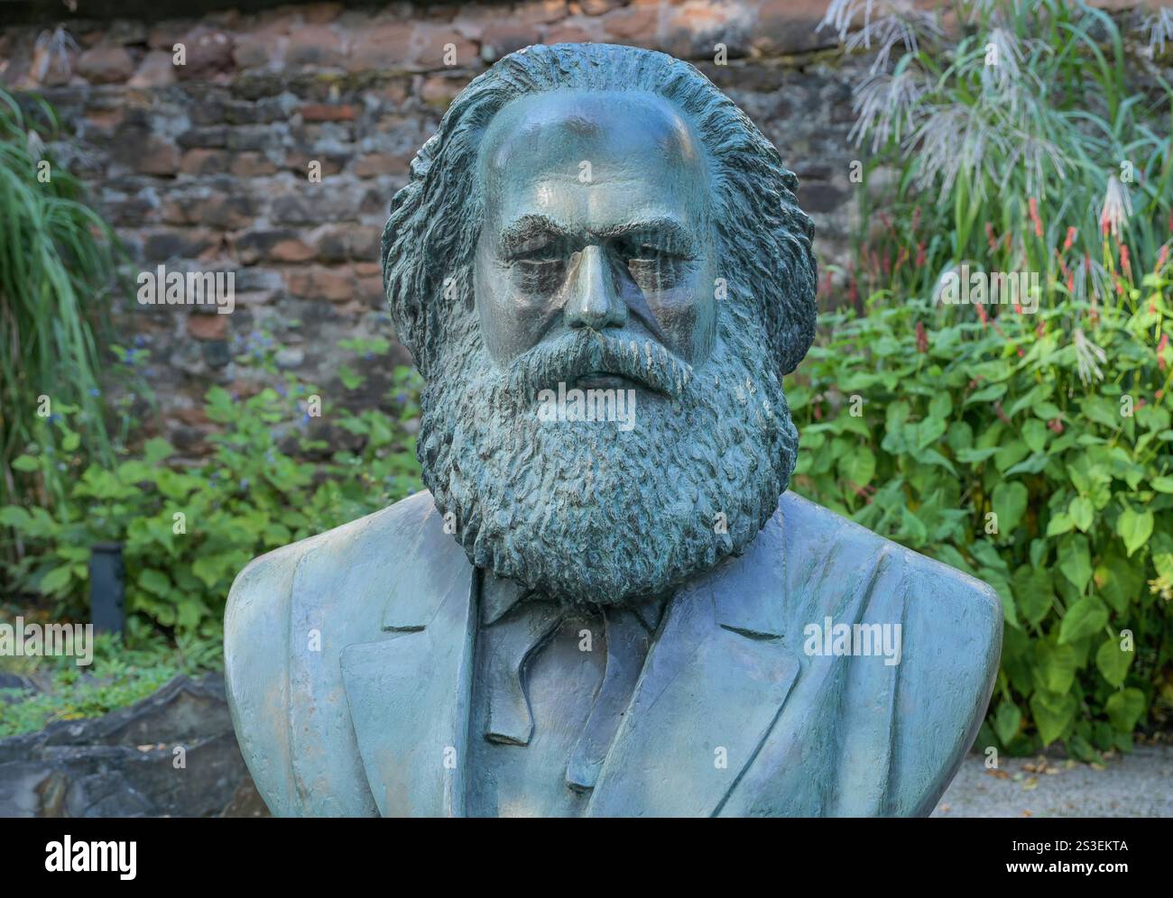 Garten, Karl Marx, Büste von Fritz Cremer, Bronze 1953, Museum Karl ...