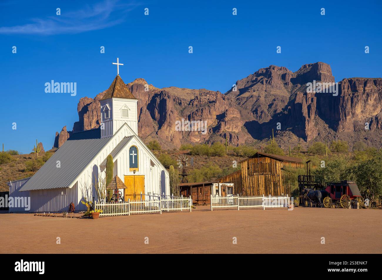 Elvis Memorial Chapel with Superstition Mountains in Apache Junction ...