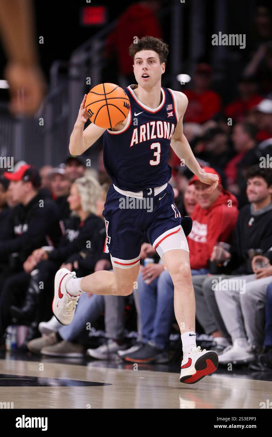 CINCINNATI, OH - JANUARY 04: Arizona Wildcats guard Anthony Dell'Orso ...