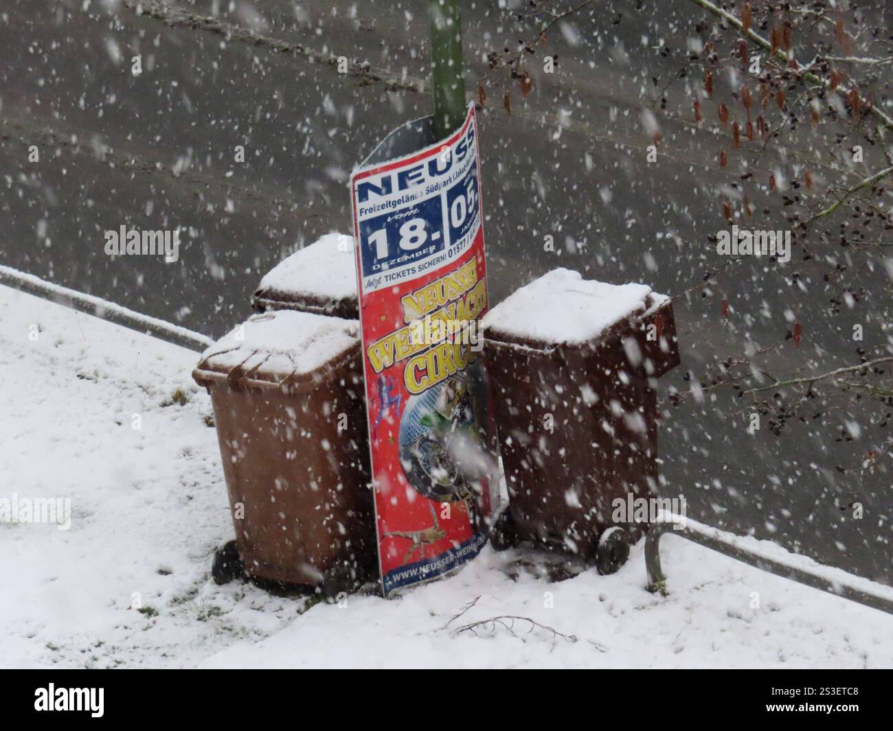 ...die drei Tonnen von der Laterne - harren unverdrossen auf ihre ...