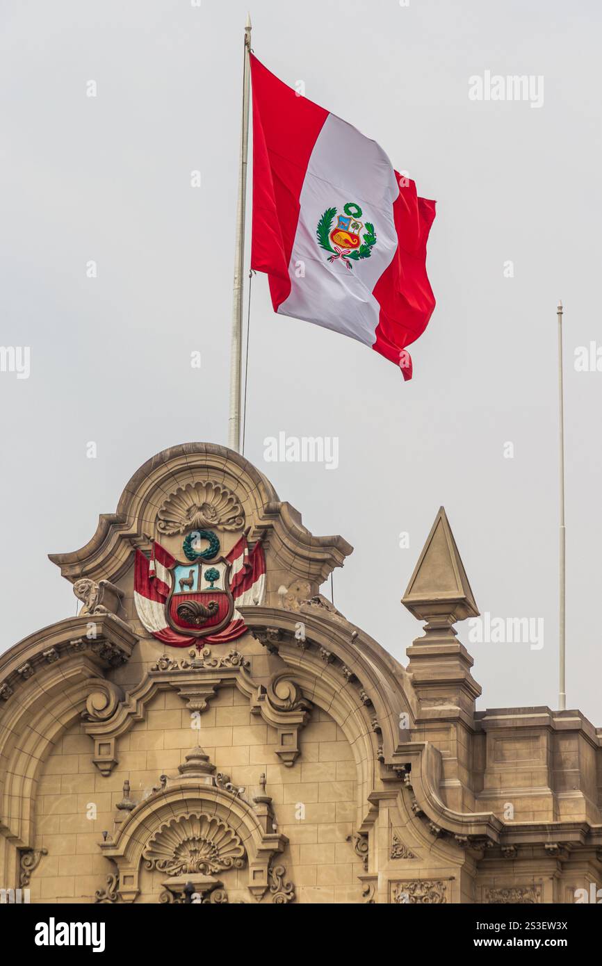 Peruvian flag at Government Palace, Lima Main Square Stock Photo - Alamy