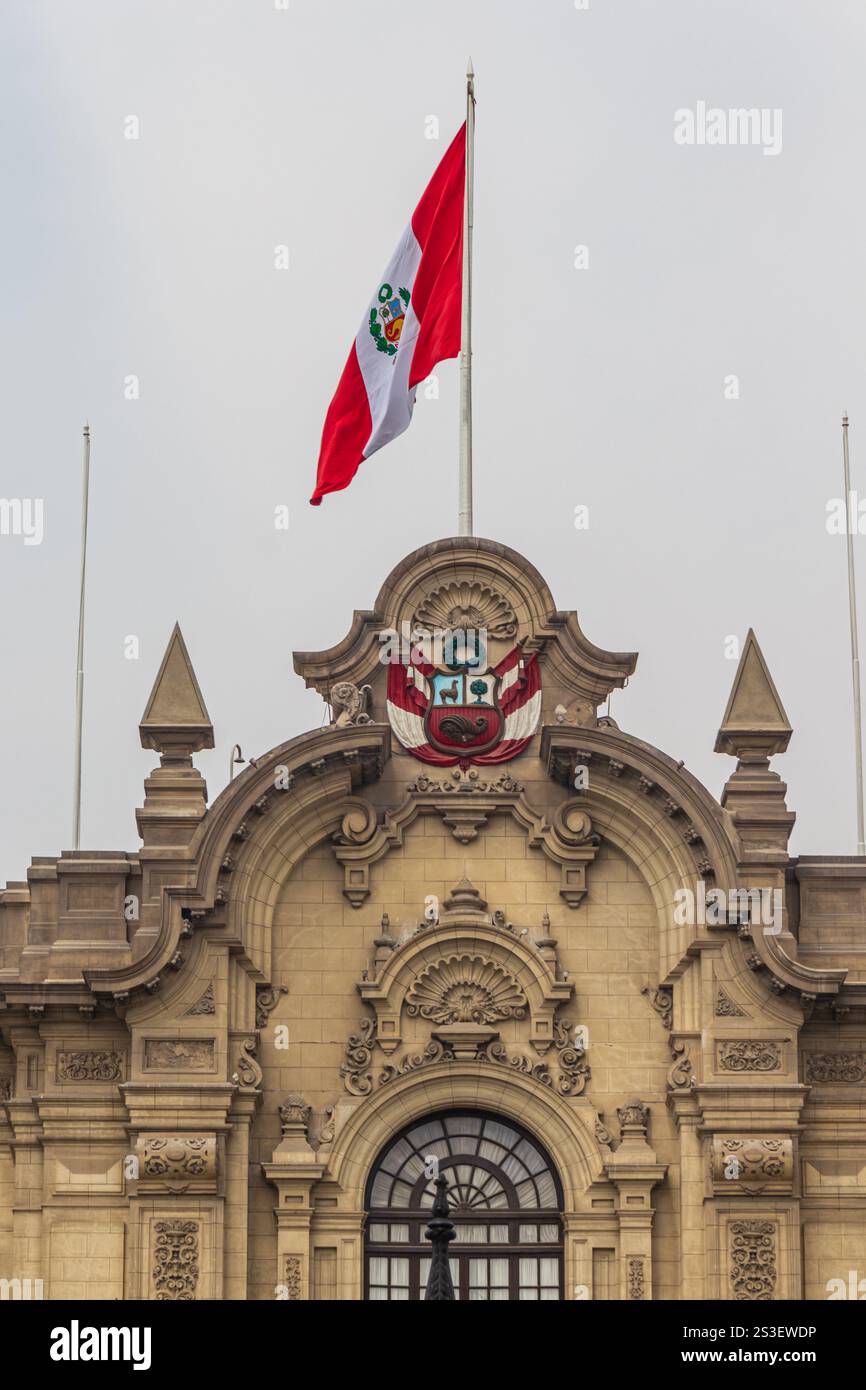 Peruvian flag at Government Palace, Lima Main Square Stock Photo - Alamy