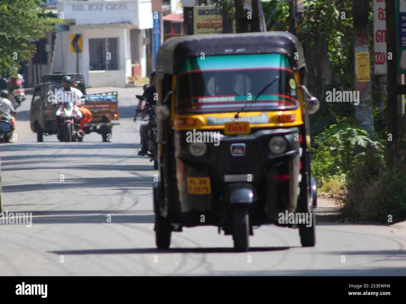 Verkehr IND, 20241231, Alltag im Strassenverkehr, Kerala, Indien *** Traffic IND, 20241231 ...