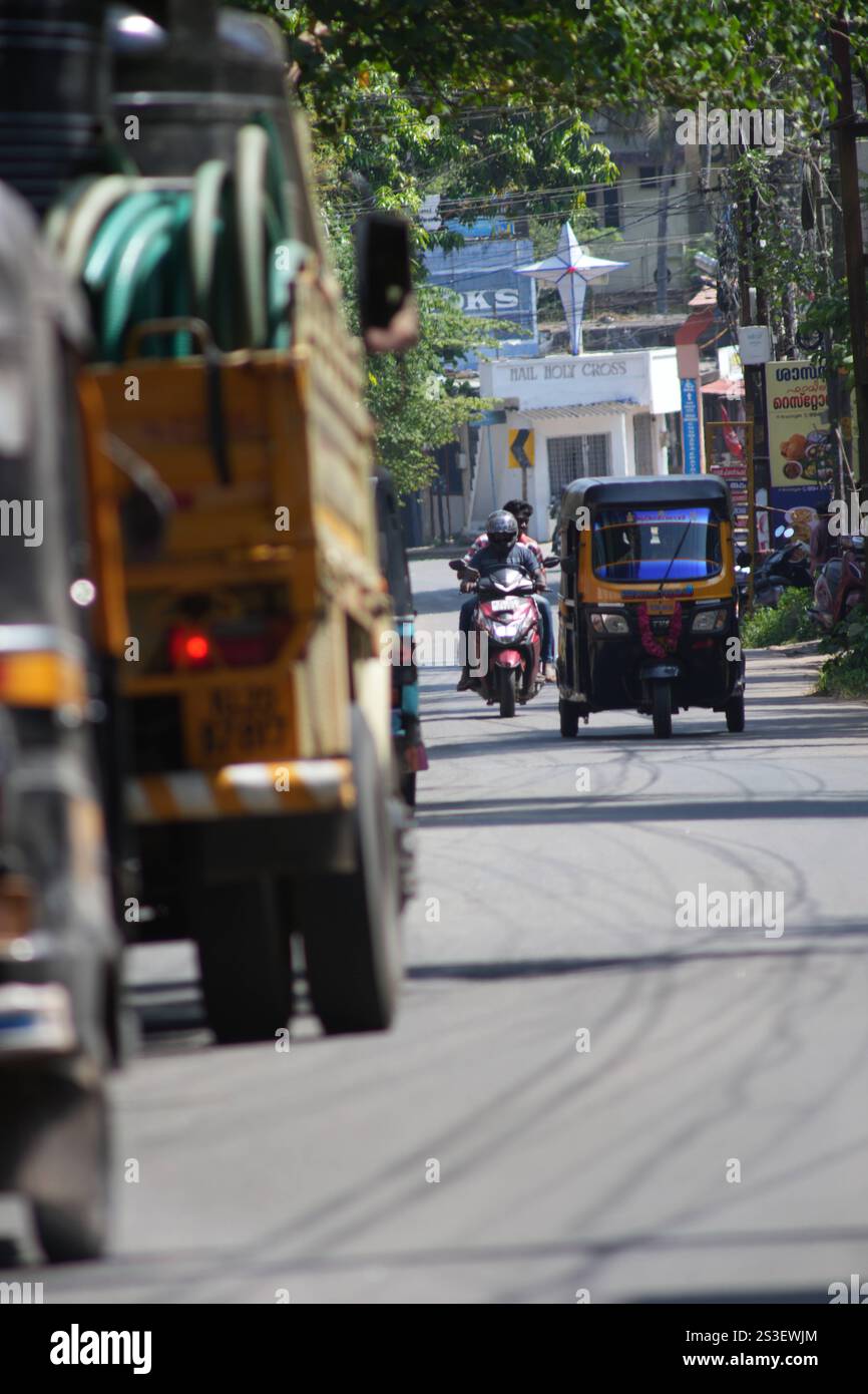 Verkehr IND, 20241231, Alltag im Strassenverkehr, Kerala, Indien ...