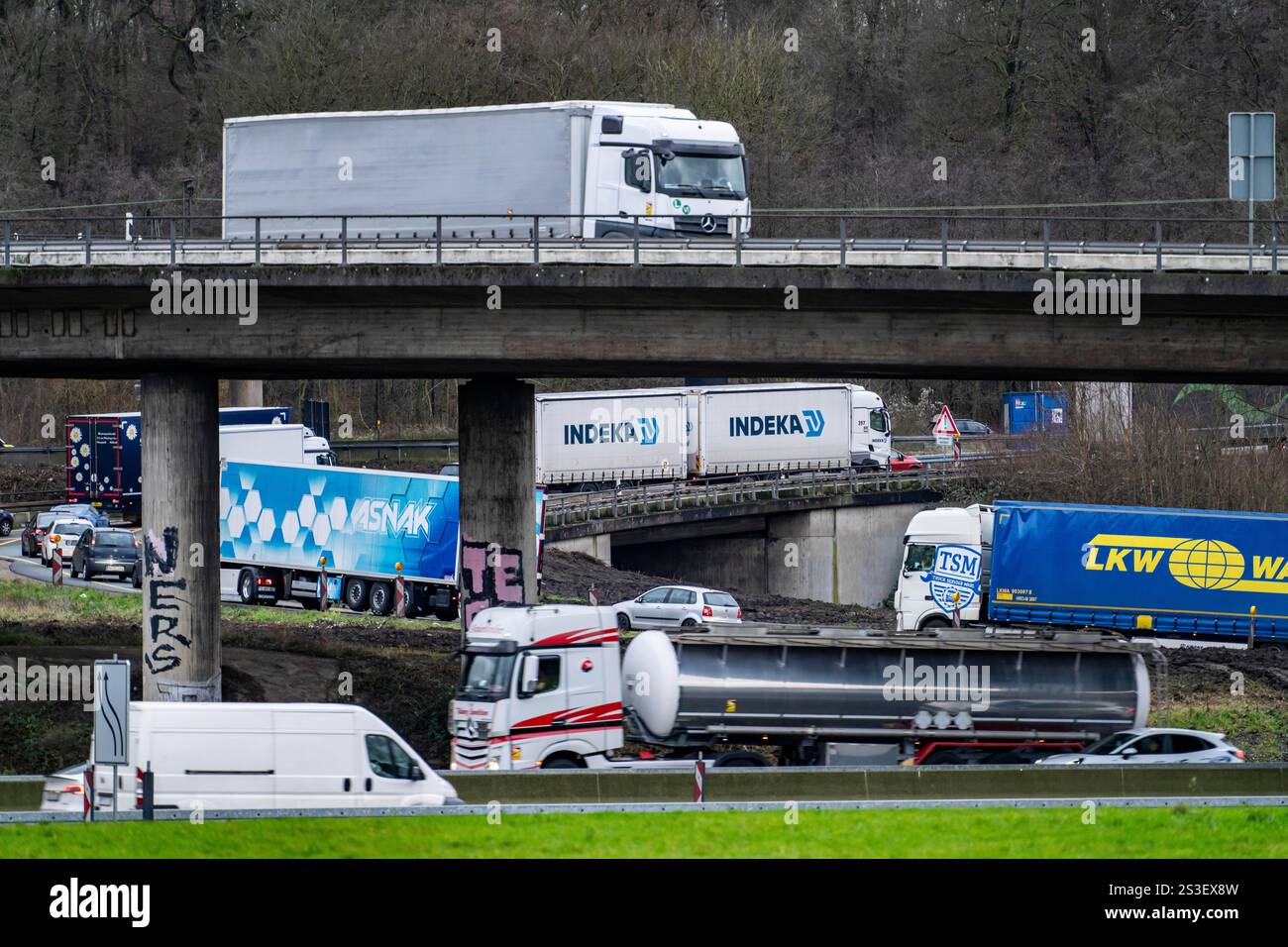 The Kaiserberg motorway junction, A40 motorway, Ruhr expressway ...