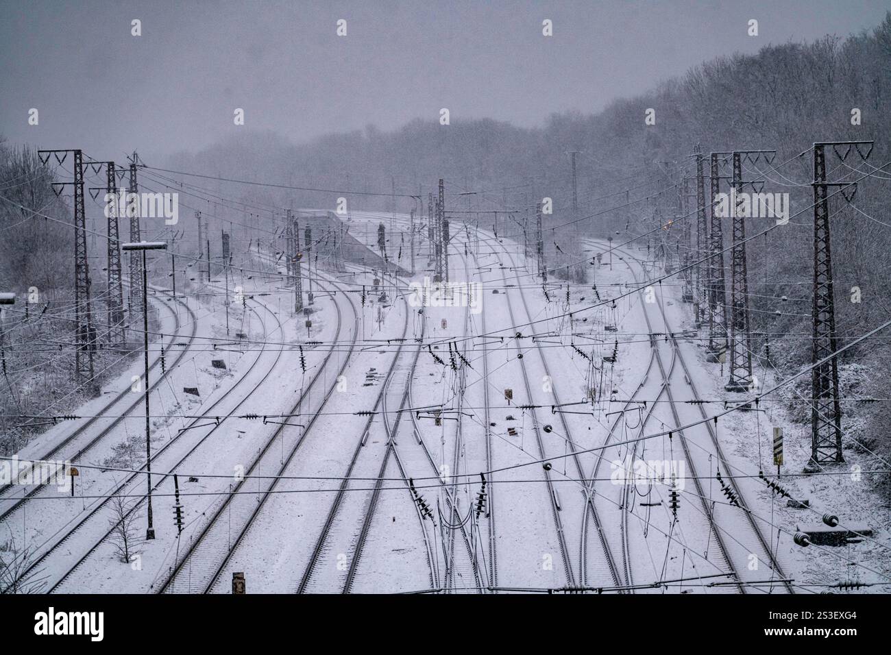Winter weather, heavy snowfall, railway tracks in front of Essen ...