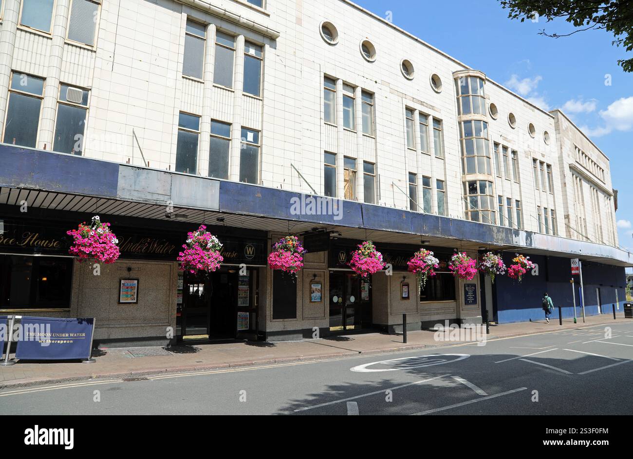The Moon Under Water pub in Wolverhampton Stock Photo - Alamy