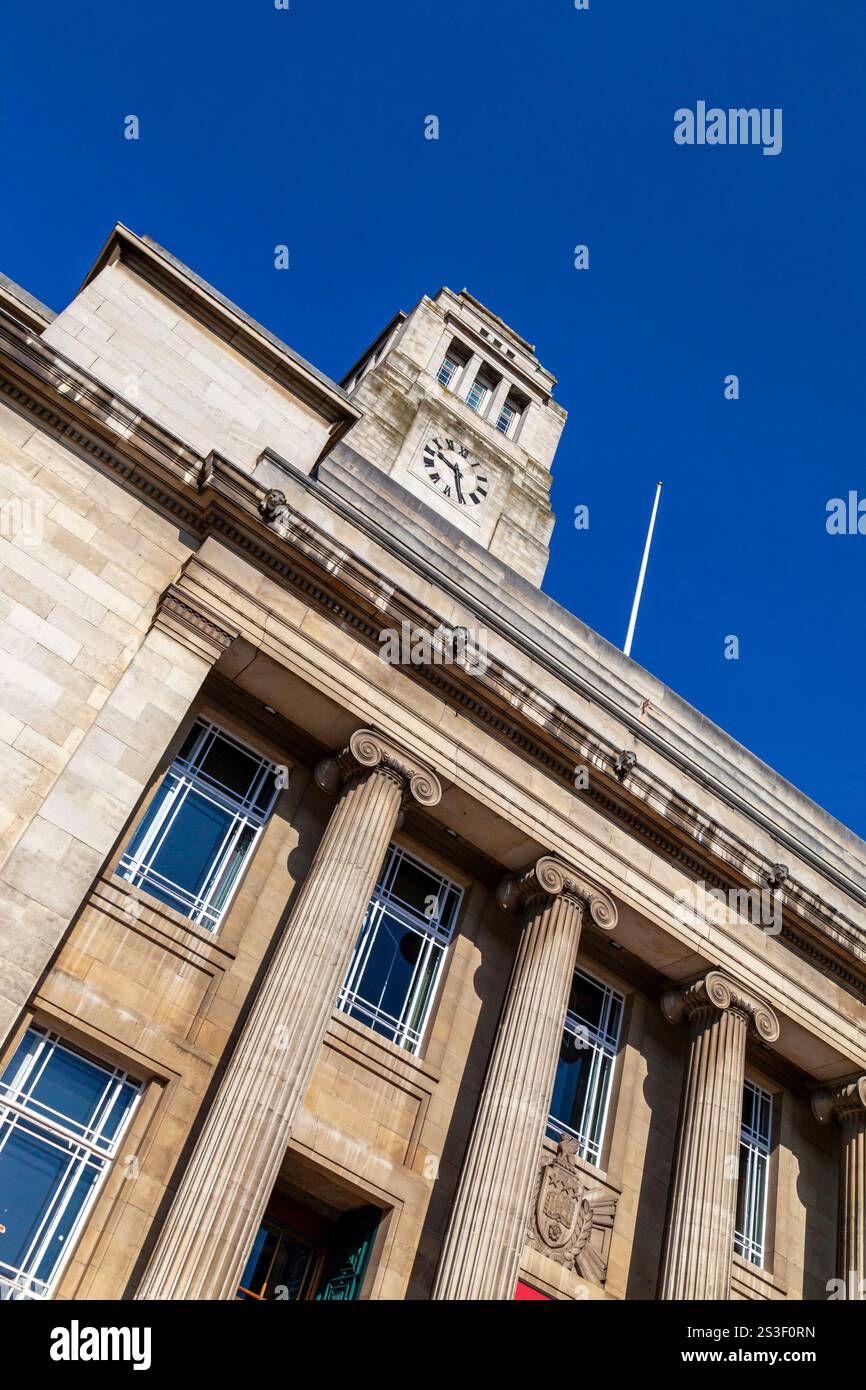 Clock tower on Parkinson Building Leeds University West Yorkshire ...