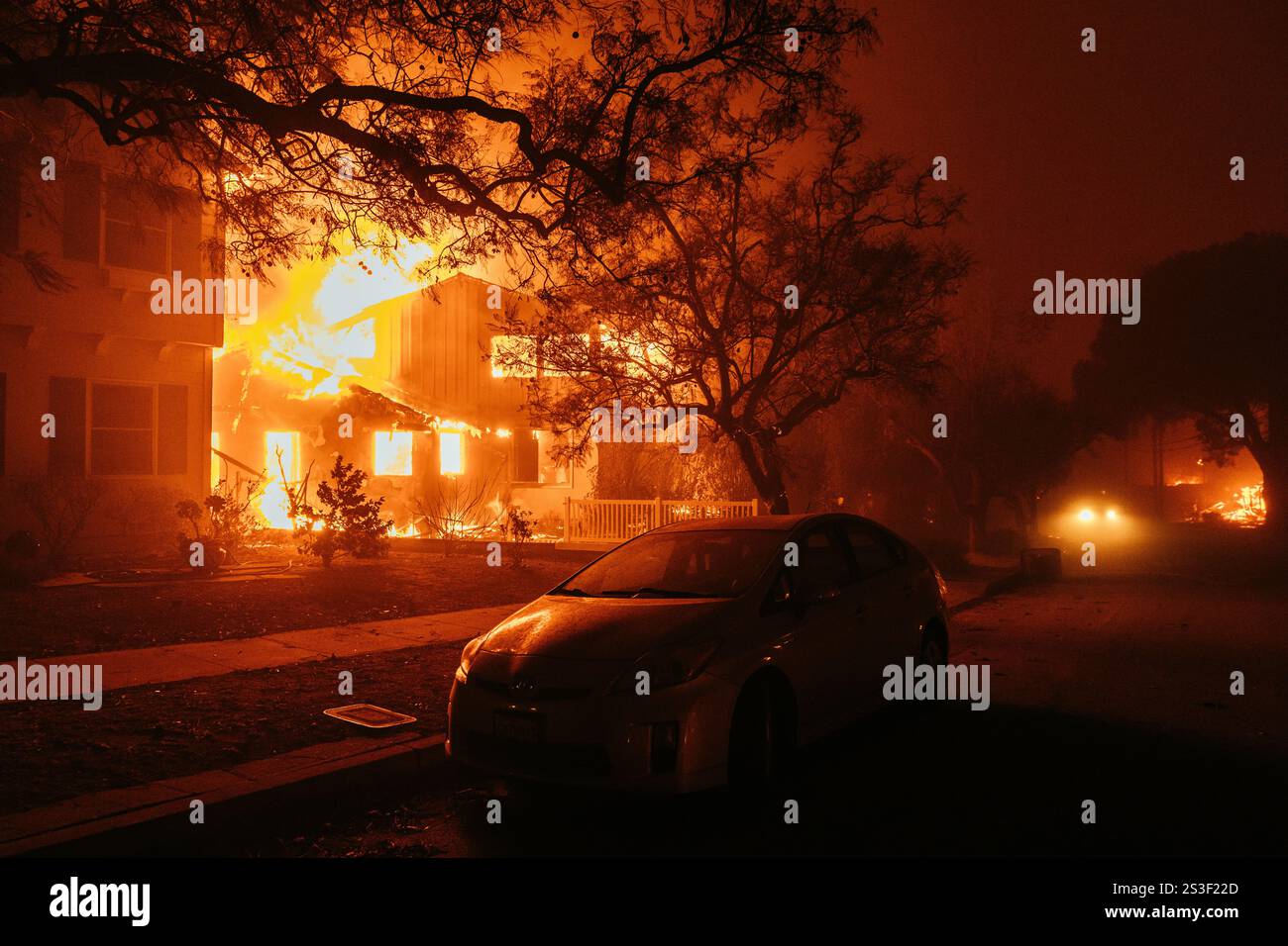 Palisades resident evacuate the area as the Palisades Fire grows to ...