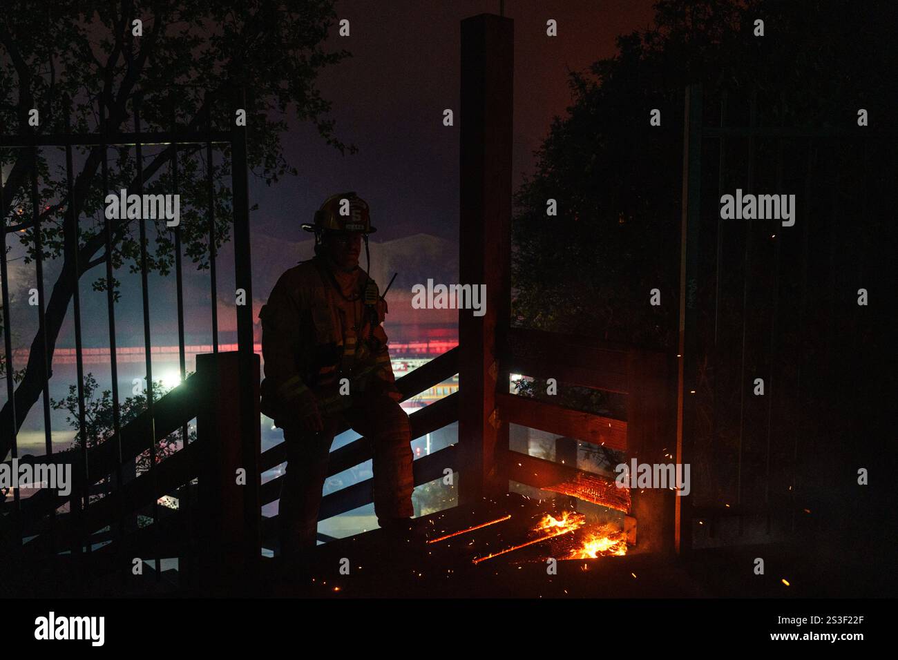 Palisades resident evacuate the area as the Palisades Fire grows to ...