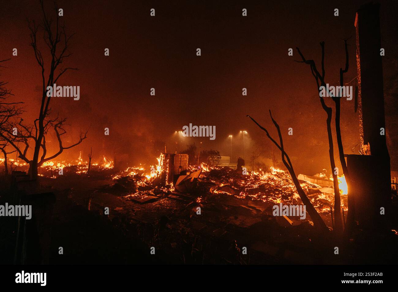 Palisades resident evacuate the area as the Palisades Fire grows to ...