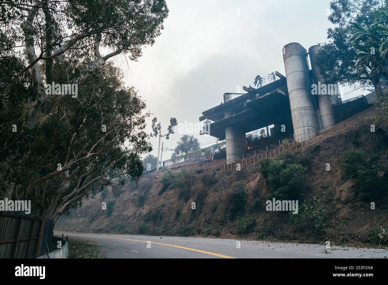 The Palisades Fire continues to rage on in its second day, extending to ...