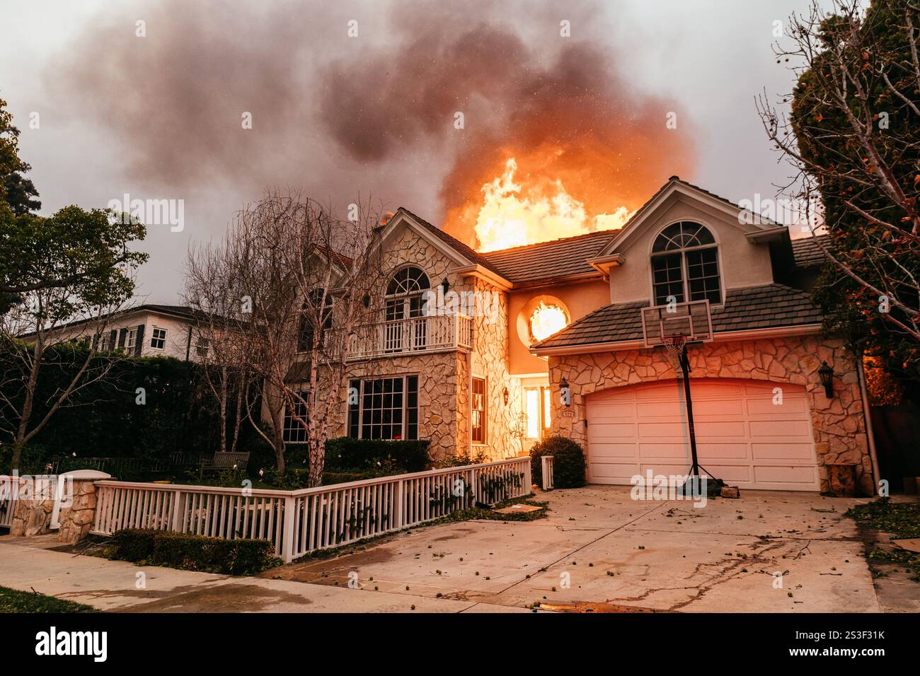 The Palisades Fire continues to rage on in its second day, extending to ...