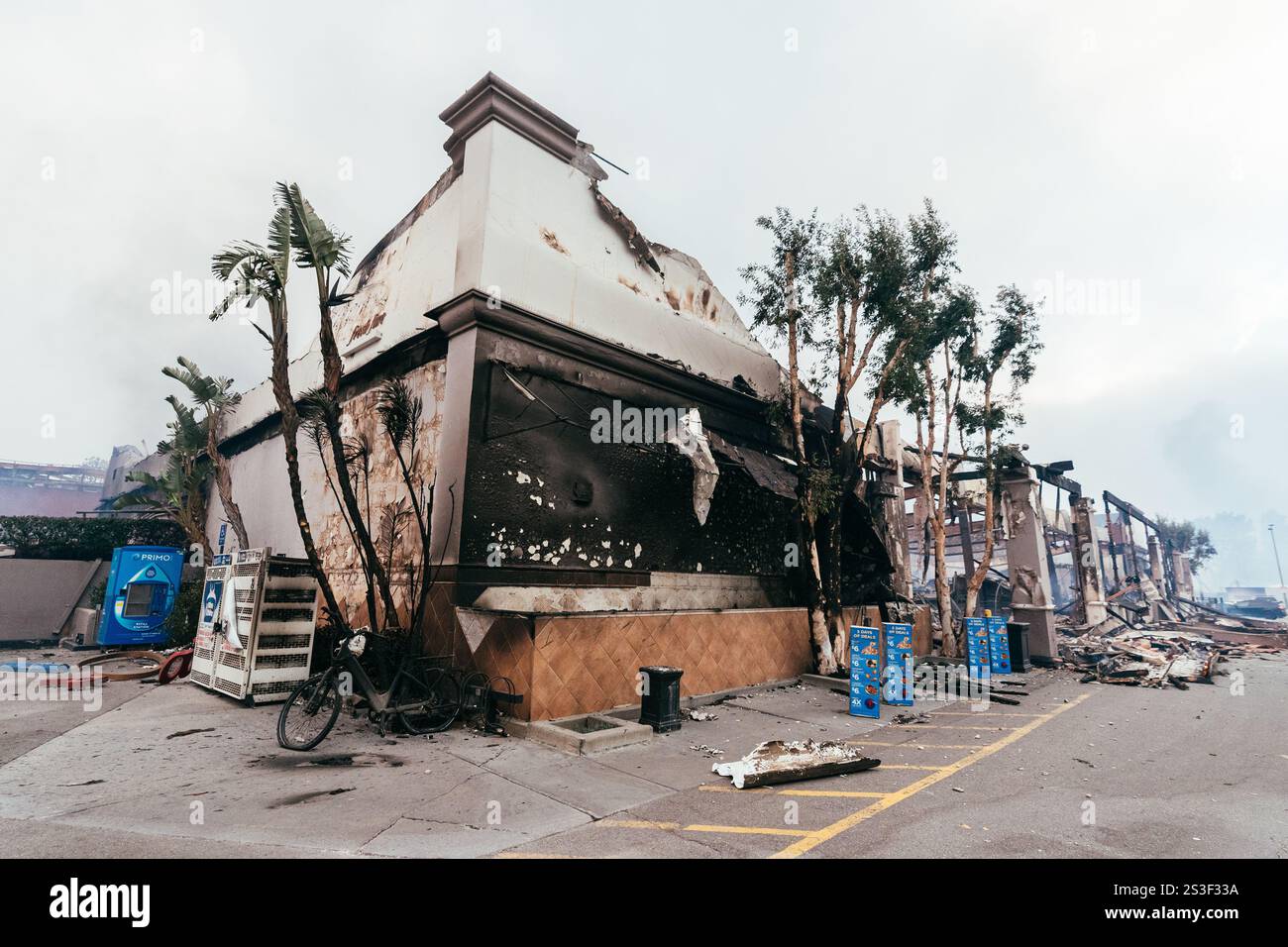 The Palisades Fire continues to rage on in its second day, extending to ...