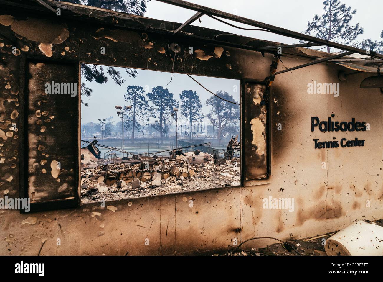 The Palisades Fire continues to rage on in its second day, extending to ...