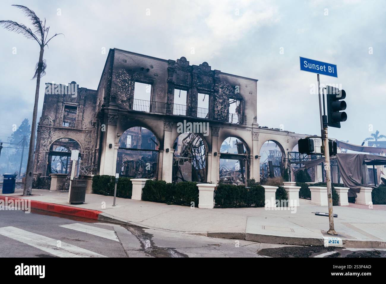 The Palisades Fire continues to rage on in its second day, extending to ...