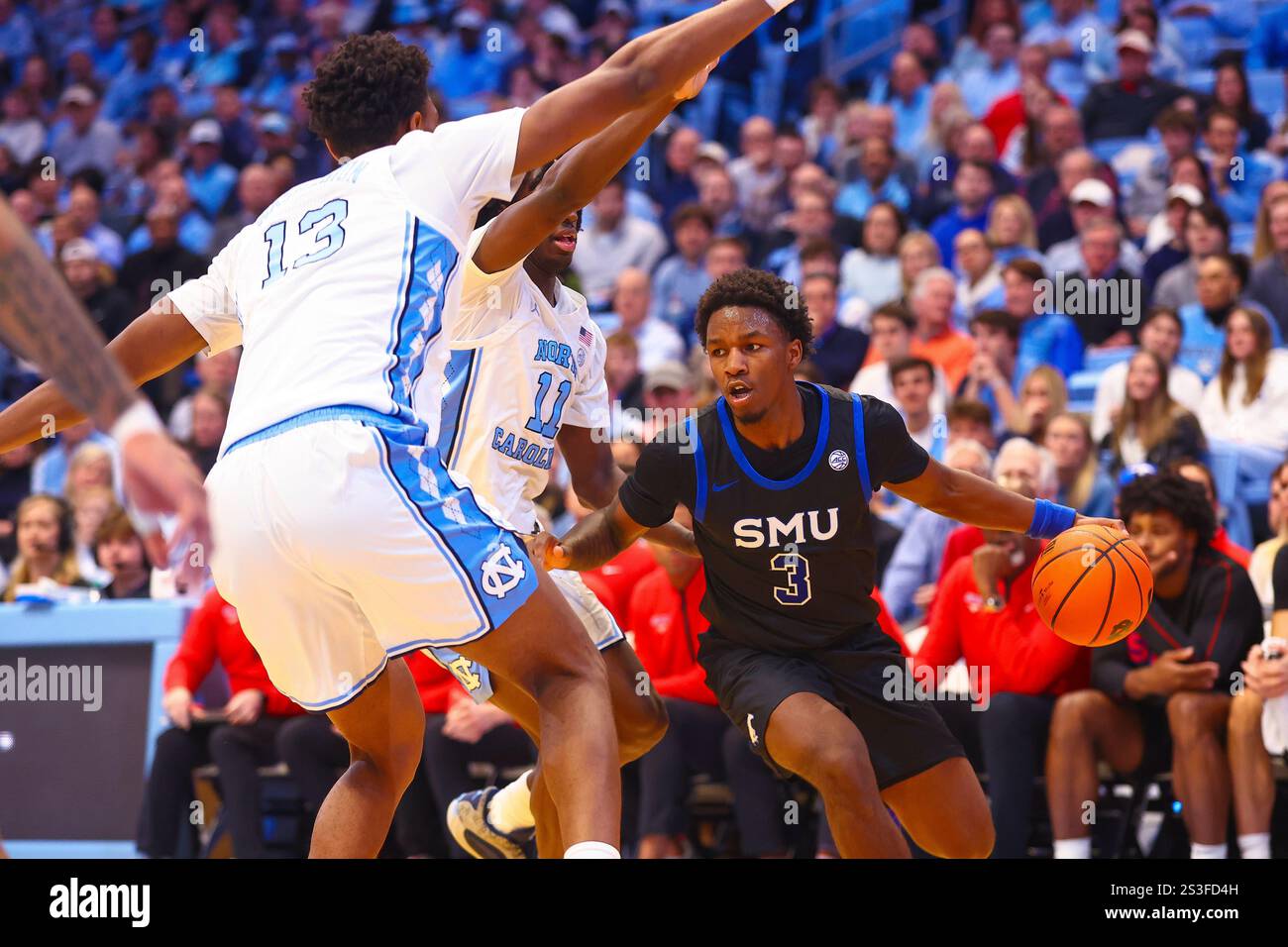 January 7, 2025: SMU senior Chuck Harris (3) looking for opening. NCAA ...