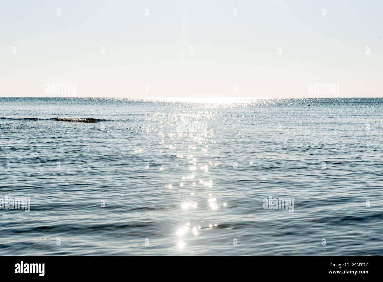 Seascape in the light of the sun, pond outside, ocean wave, nature ...