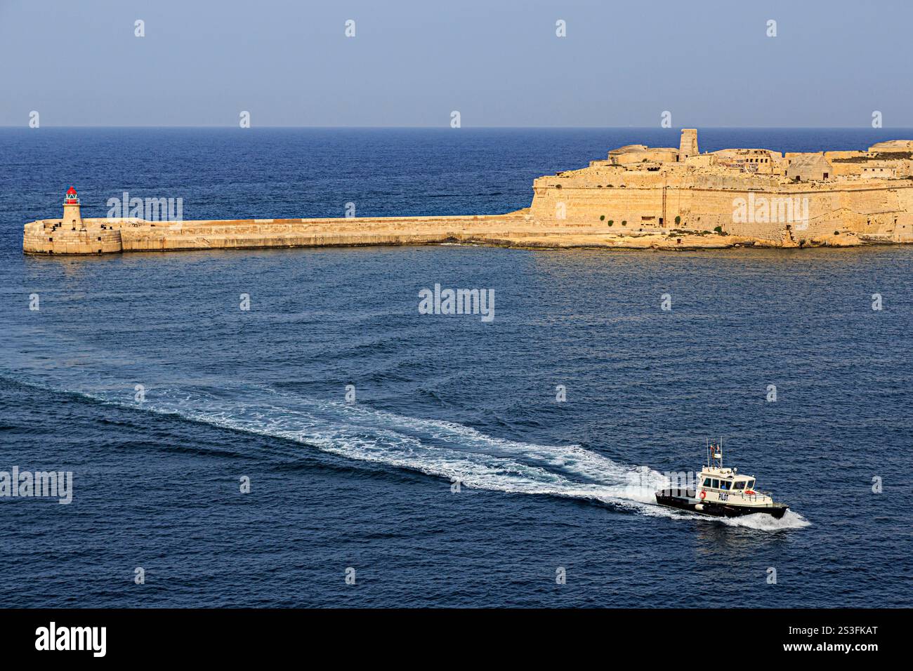 Valletta malta sailing past hi-res stock photography and images - Alamy