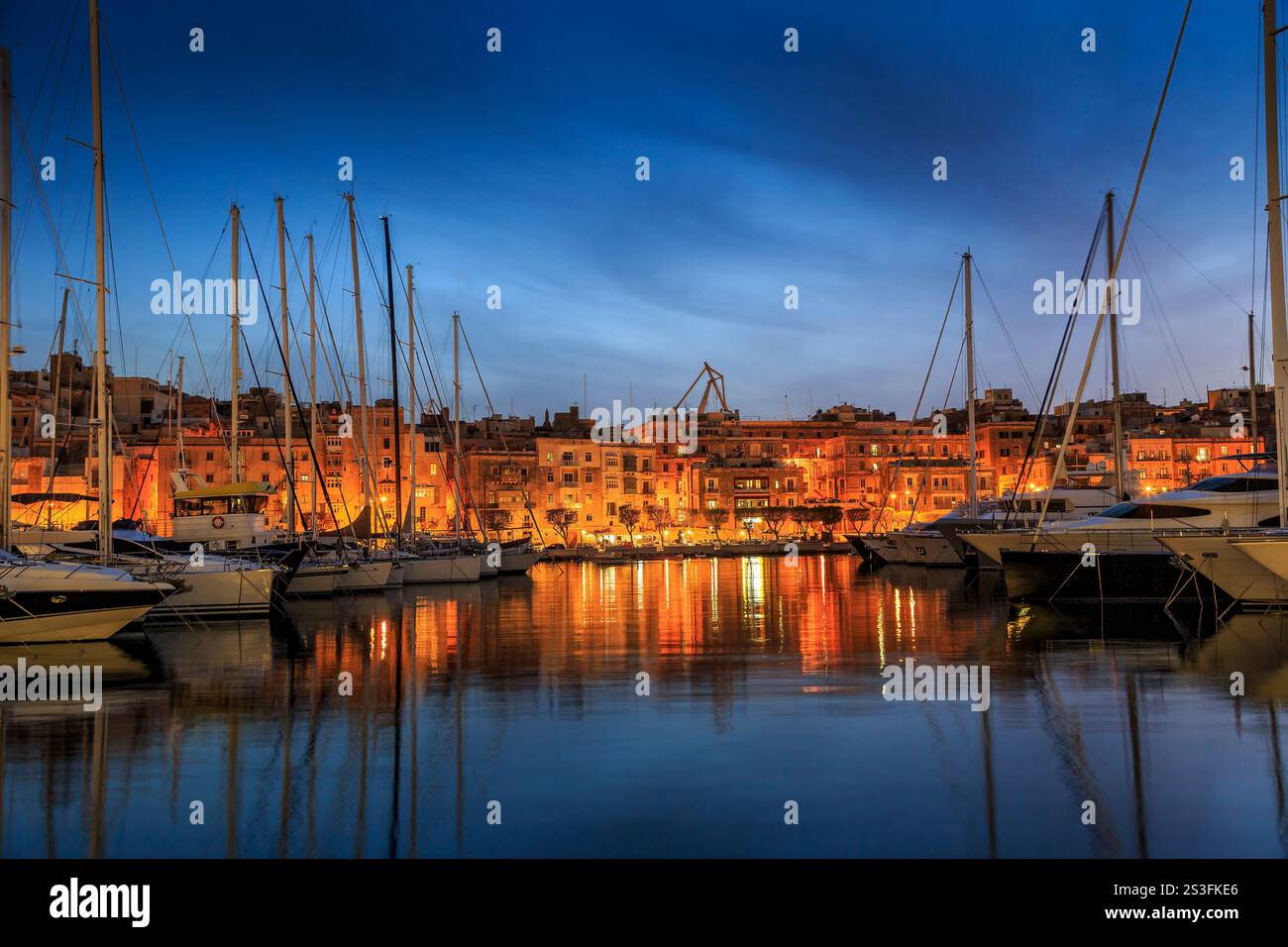 Harbour at night, fortified city of Birgu aka Vittoriosa, Malta Stock ...