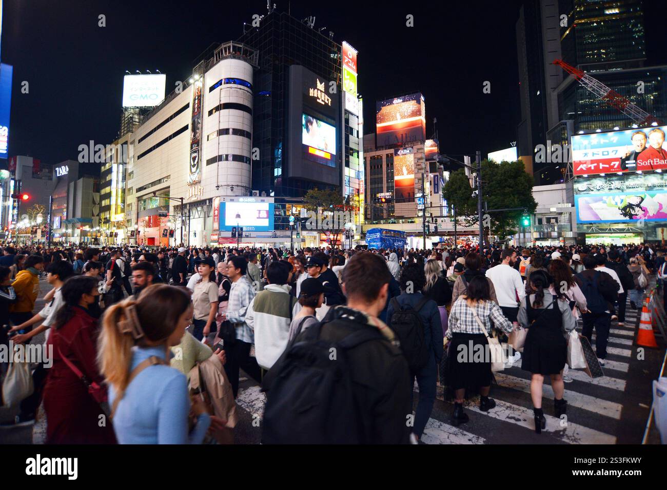 Very crowded area in tokyo hi-res stock photography and images - Alamy