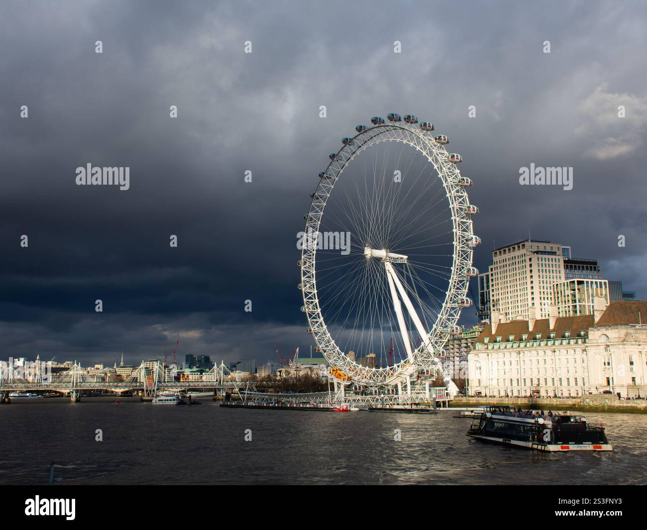 London street light panoramic hi-res stock photography and images - Alamy