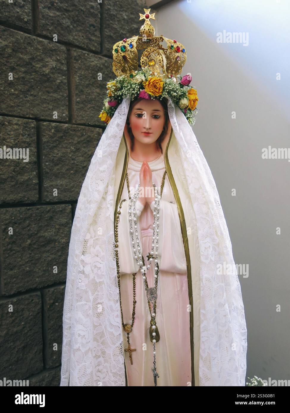 Our Lady of Fatima Virgin Mary Mother Praying Statue Stock Photo - Alamy