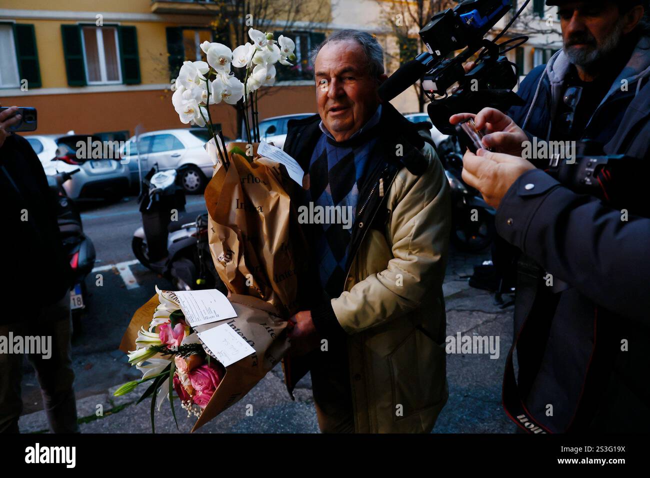 Roma, Italia. 09th Jan, 2025. Cecilia Sala libera, fioraio porta i ...