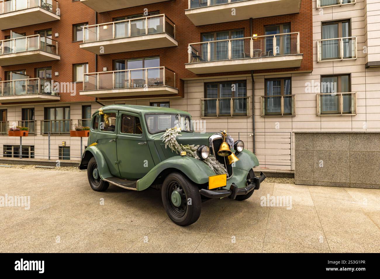 Restoration of old cars, restoration of vintage vehicles, Ford Stock ...