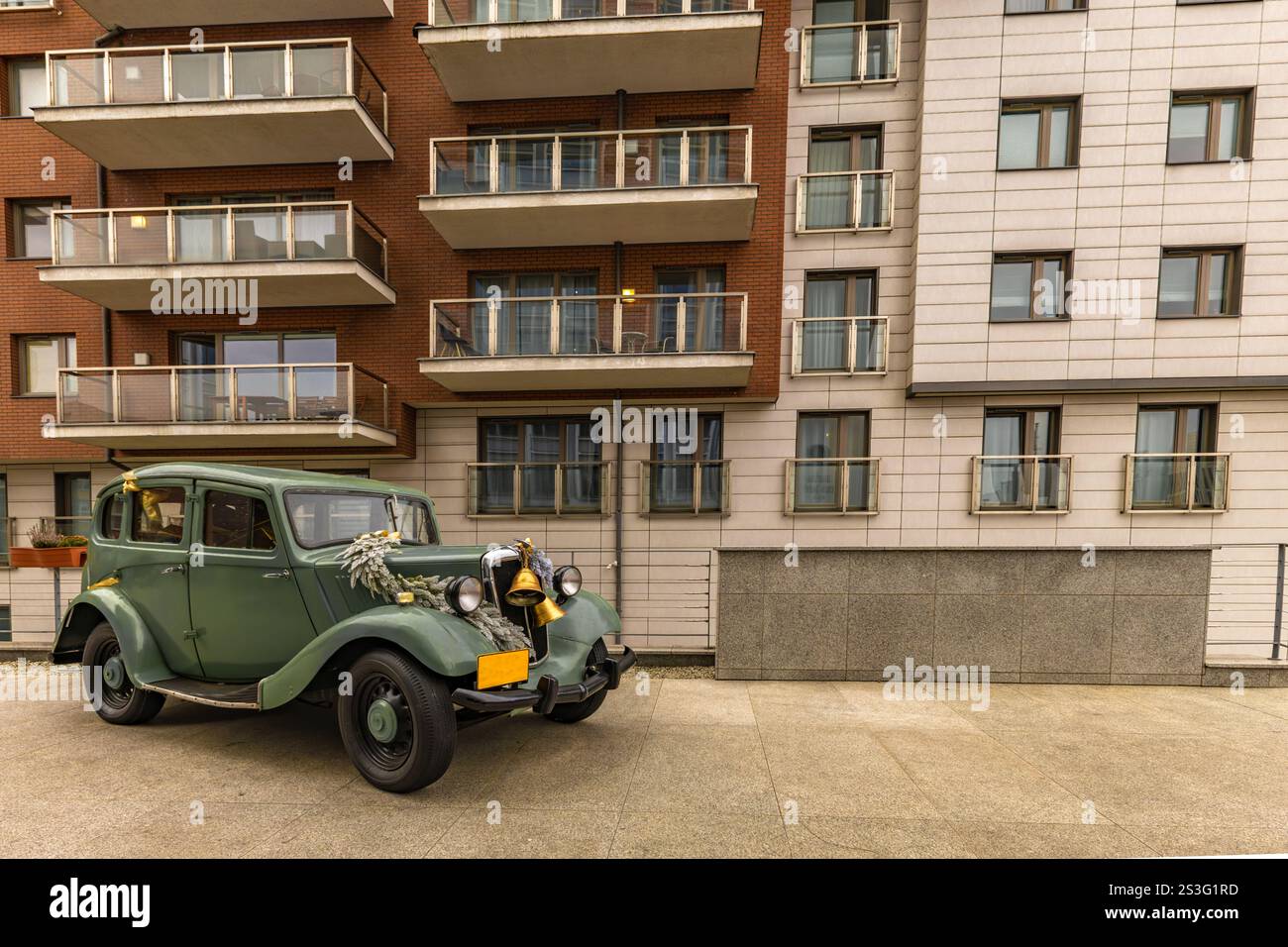 Restoration of old cars, restoration of vintage vehicles, Ford Stock ...