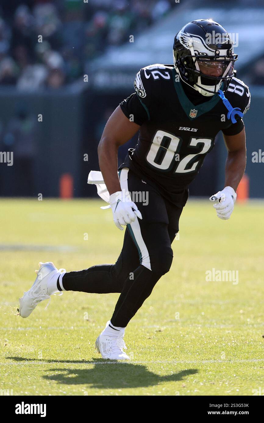 Philadelphia Eagles wide receiver Ainias Smith (82) runs a route during ...