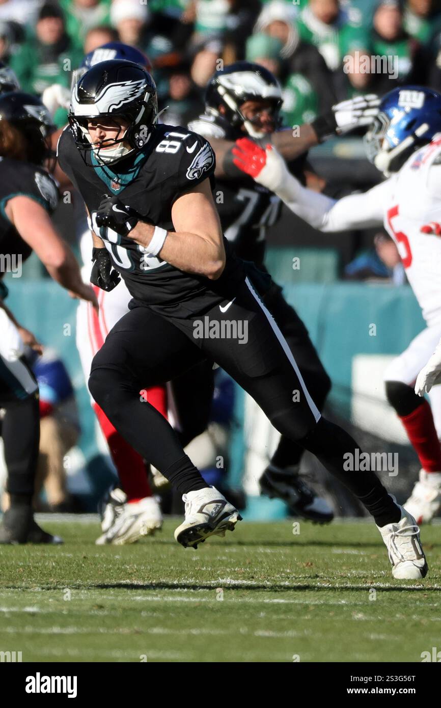 Philadelphia Eagles tight end Grant Calcaterra (81) runs a route during ...