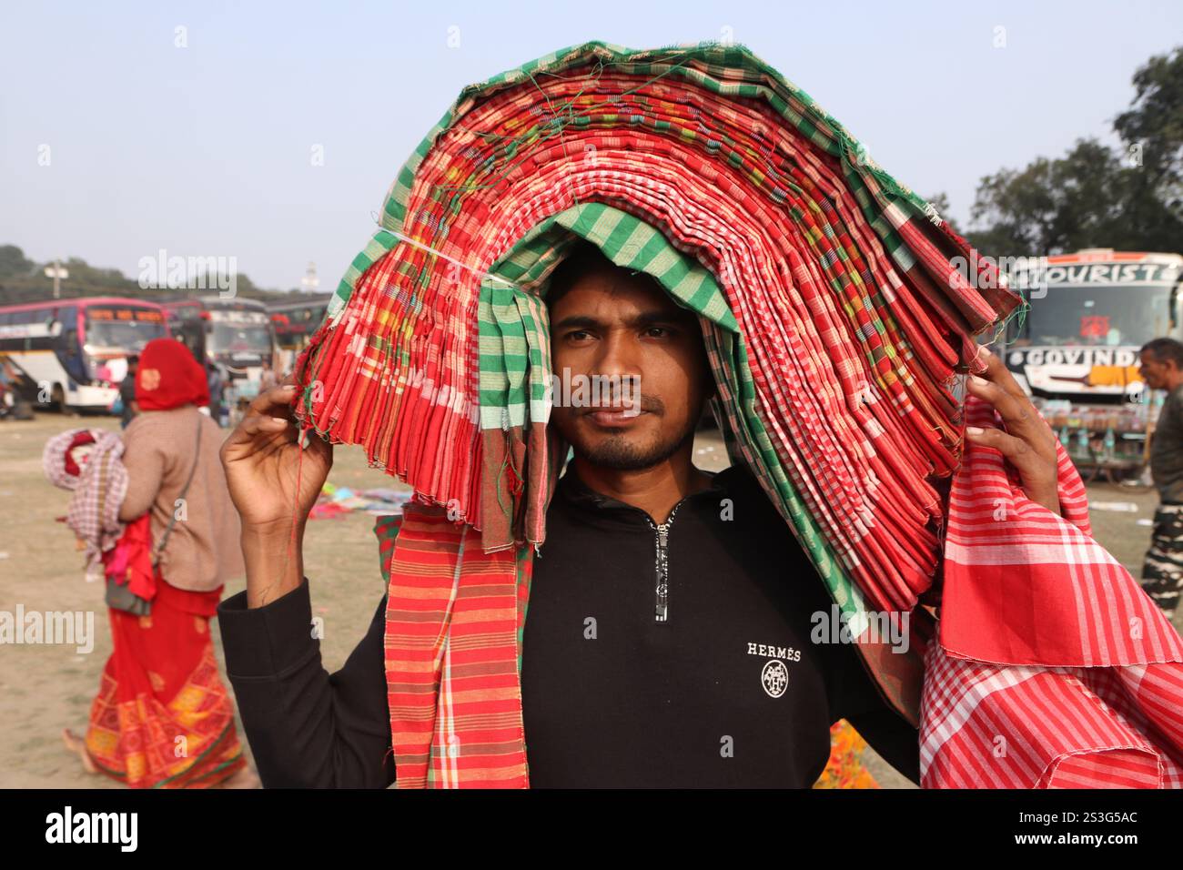 Kolkata, India. 09th Jan, 2025. A seller sells cotton gamcha at a ...