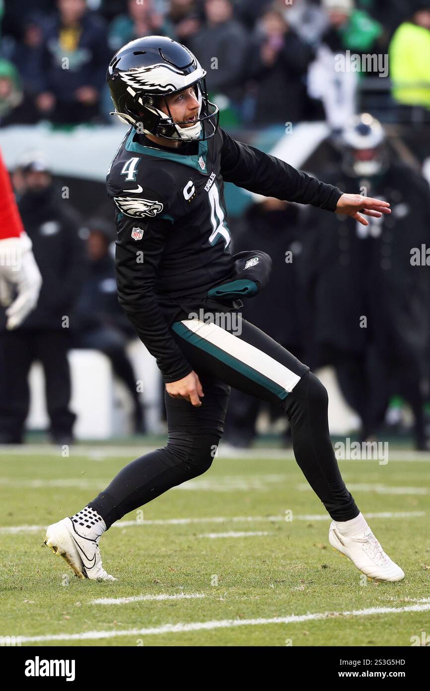 Philadelphia Eagles place kicker Jake Elliott (4) kicks the ball during ...
